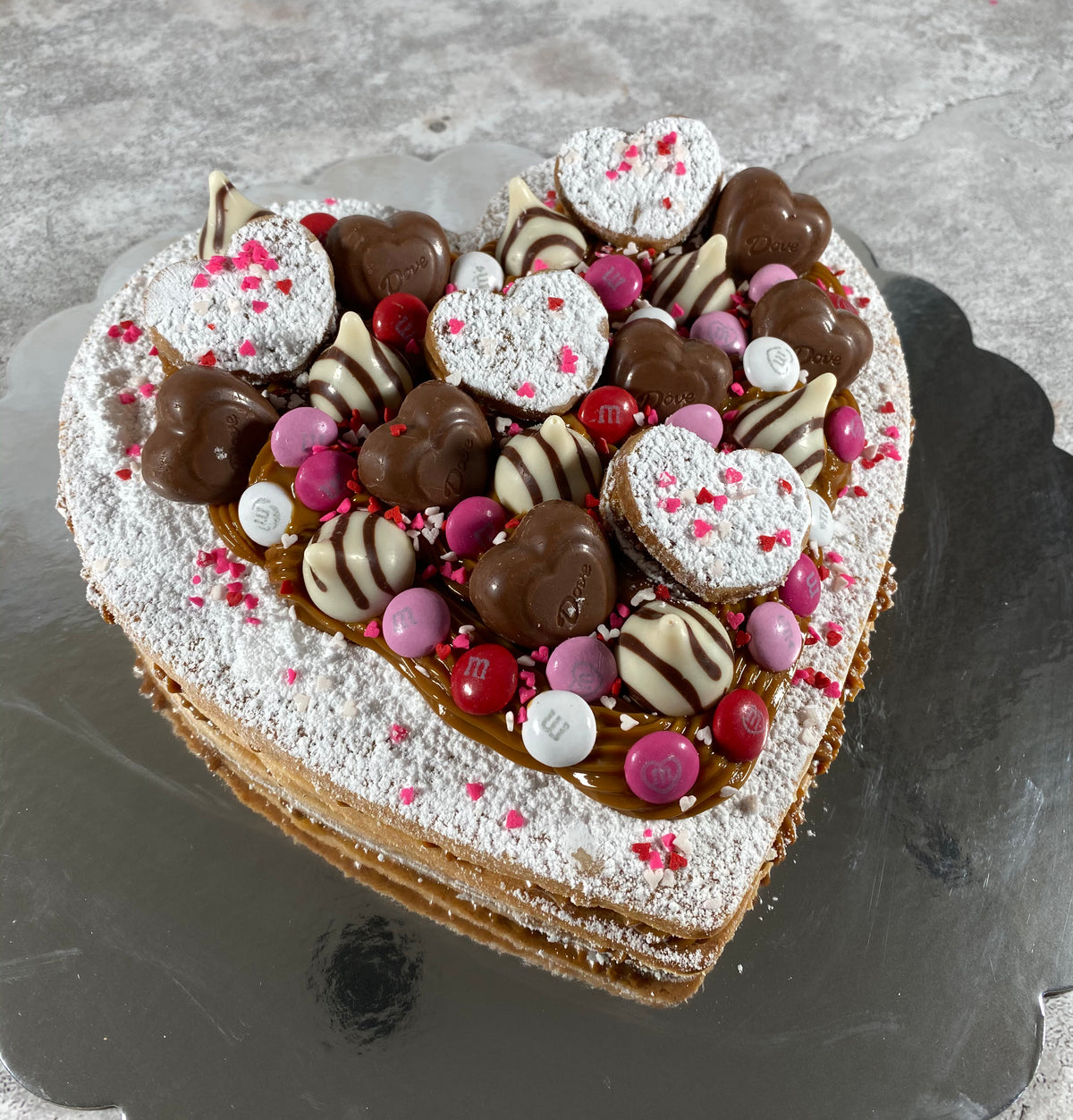 JUMBO HEART ALFAJOR CAKE — Mimos